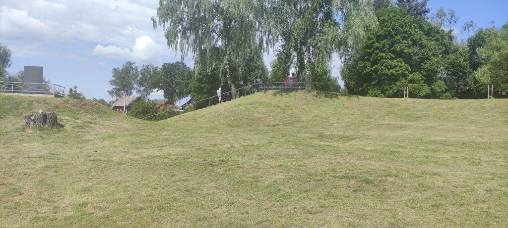 Anıt, heykel Братская могила, Mogiliovskaya oblastı, foto