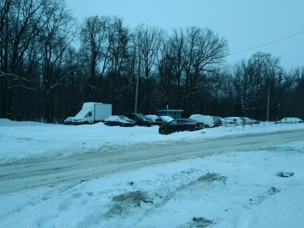 Otoparklar Parking lot, Kazan, foto