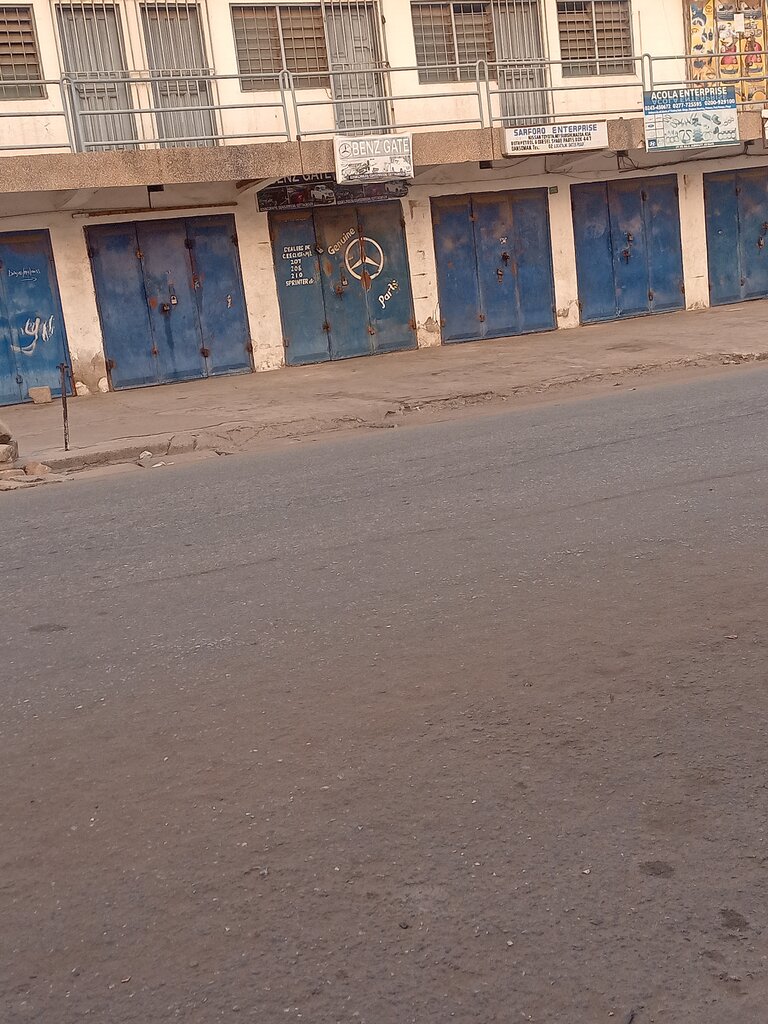 Otomobil yedek parçaları Benz Gate, Akra, foto