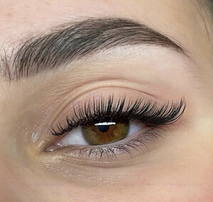 Beauty studio Dina Danilova (Bolshaya Serpukhovskaya Street No:14/13с1), kaş ve kirpik salonu  Moskova'dan