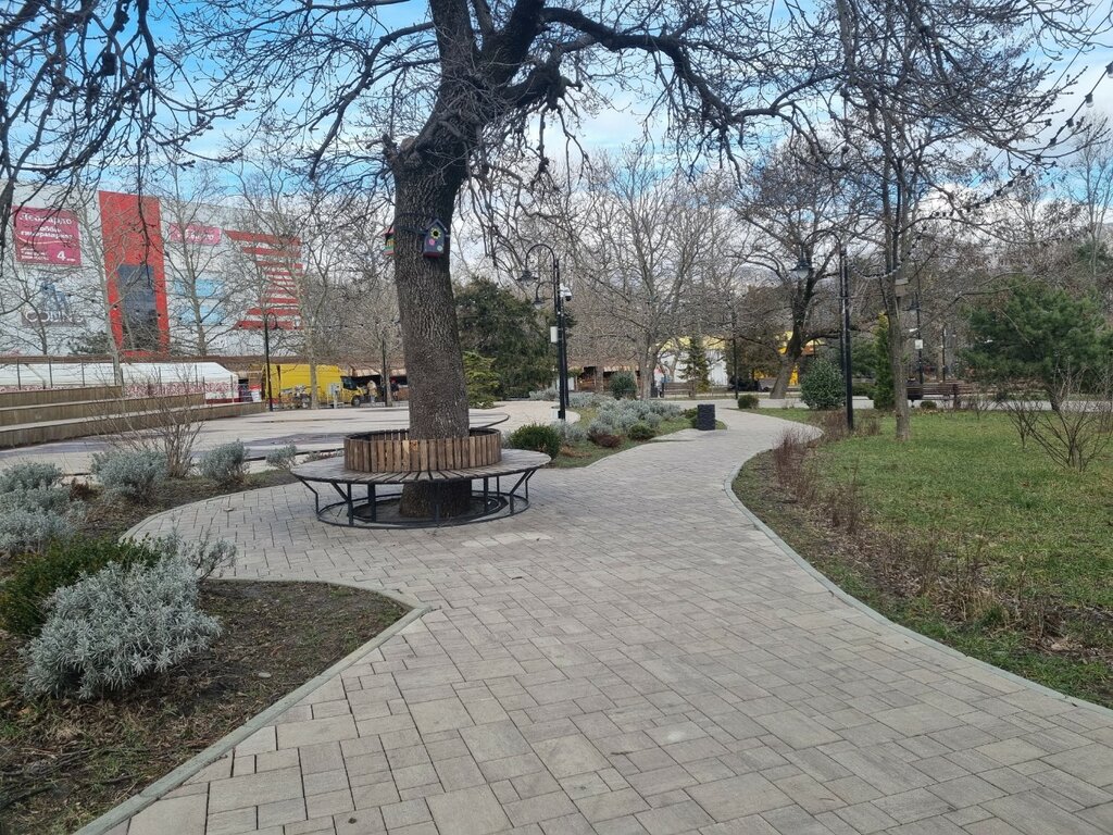 Meydan Chaykovskogo Public Garden, Novorossiysk, foto