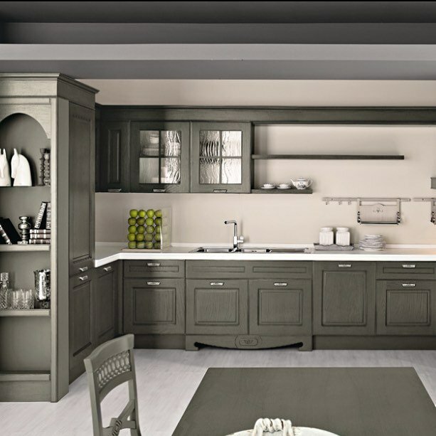 Özel mobilya yapımı Lion Lux, Essentuky, foto