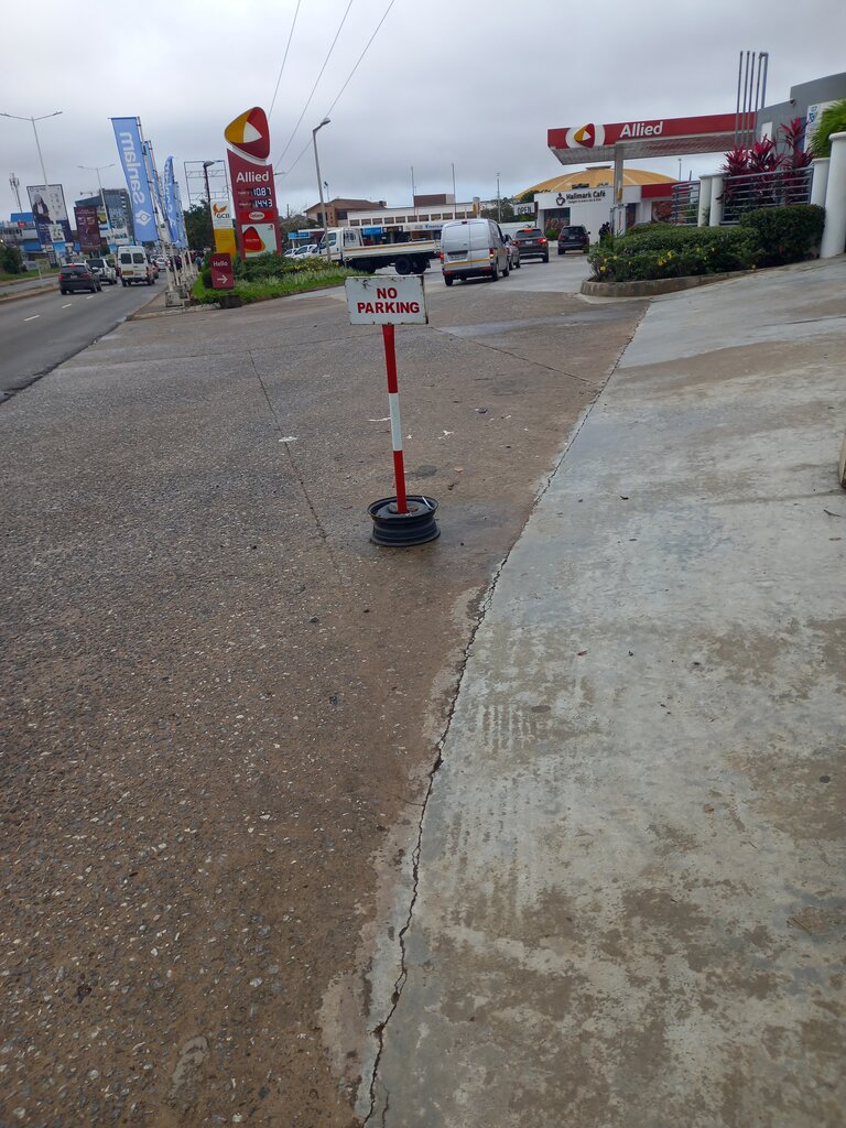 Benzin istasyonu Allied Oil Dzorwulu, Akra, foto