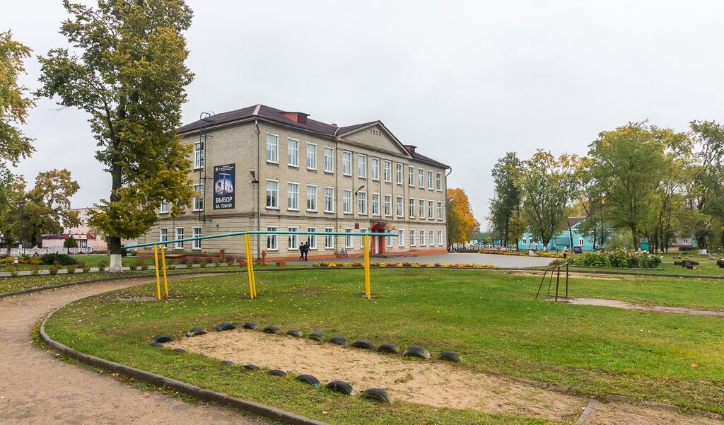 Ortaokul Srednyaya shkola № 2 im A. K. Flegontova, Çerven, foto