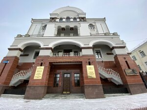 Державная (Tolmachyova Street No:34А), kütüphaneler  Yekaterinburg'dan