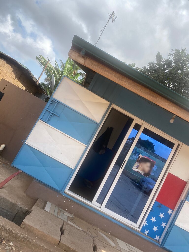 Berberler Capo one barbering shop, Akra, foto