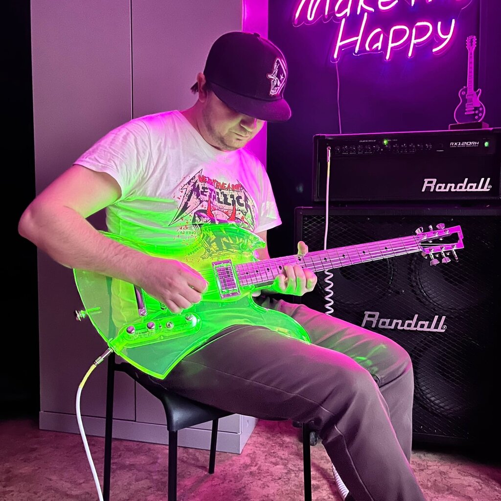 Müzik enstrumanların tamiri Papa Het, Nijni Novgorod, foto