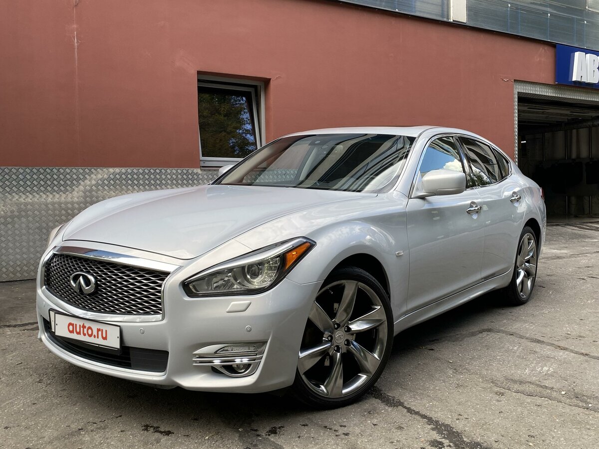 Купить б/у Infiniti Q70 I 3.7 AT (333 л.с.) 4WD бензин автомат в Москве: серебристый Инфинити ку ...