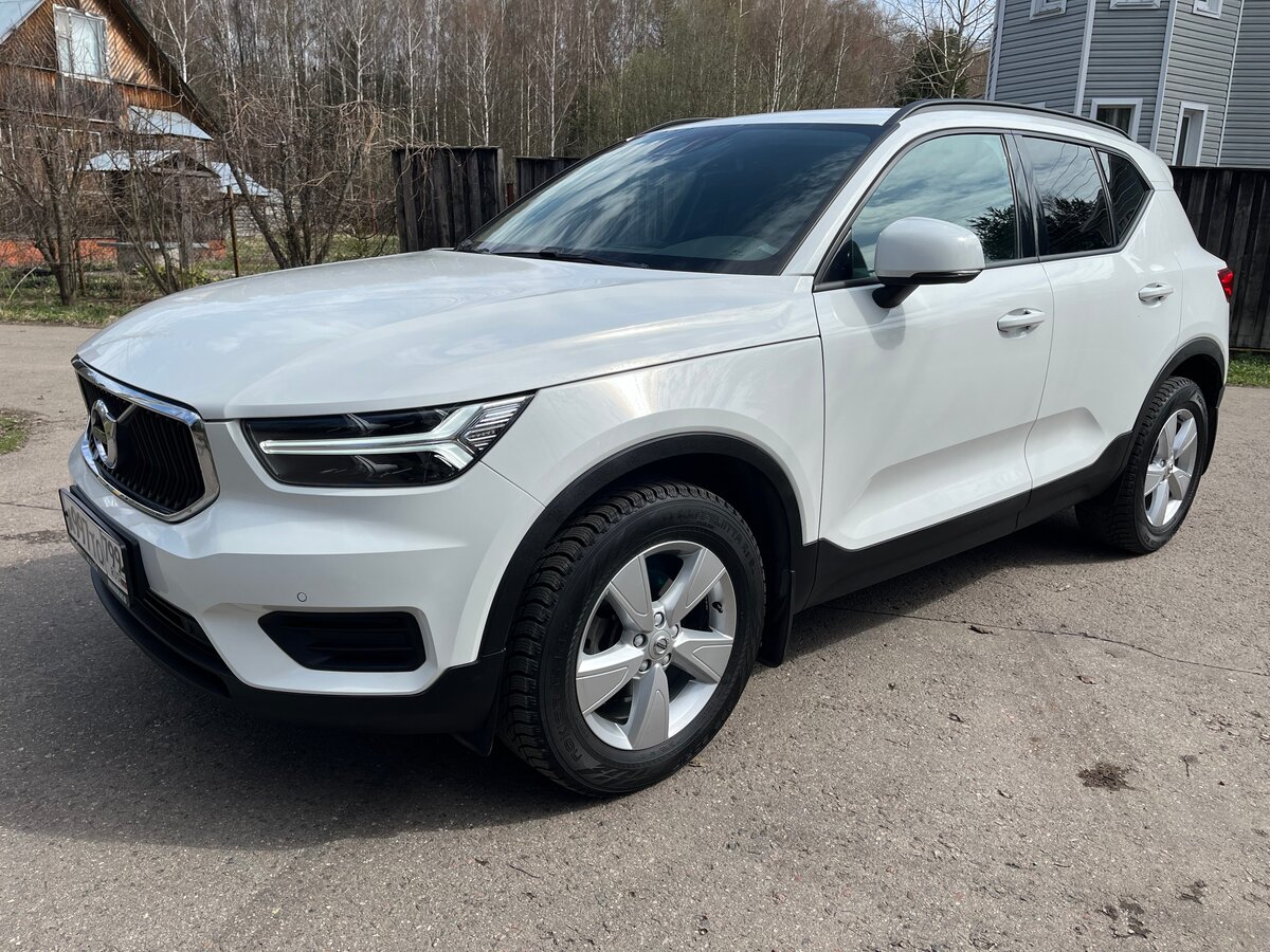 Купить б/у Volvo XC40 I 2.0d AT (150 л.с.) дизель автомат в Москве: белый Вольво XC40 I ...