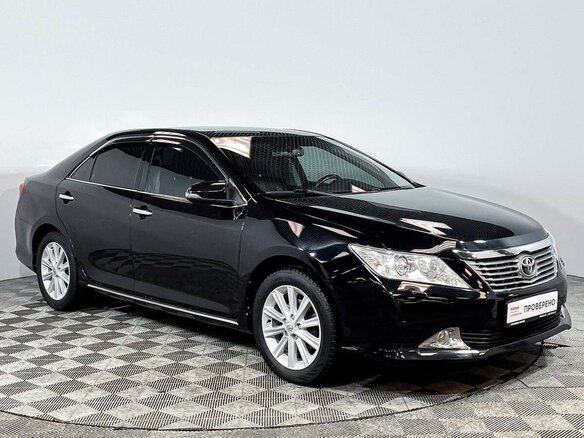 Купить б/у Toyota Camry VII (XV50) 3.5 AT (249 л.с.) бензин автомат в Москве: чёрный Тойота ...