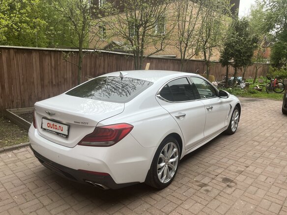 Купить б/у Genesis G70 I 2.0 AT (197 л.с.) 4WD бензин автомат в Москве: белый Генезис Г70 I ...