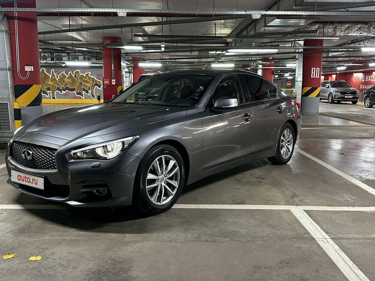 Купить б/у Infiniti Q50 I 2.0 AT (211 л.с.) бензин автомат в Москве: серый Инфинити Q50 I седан ...
