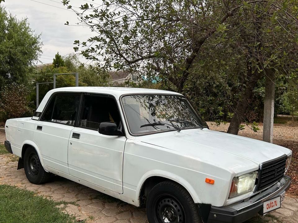 Купить б/у Lada (ВАЗ) 2107 1982-2012 1.6 MT (75 л.с.) бензин механика в Таганроге: белый Лада ...