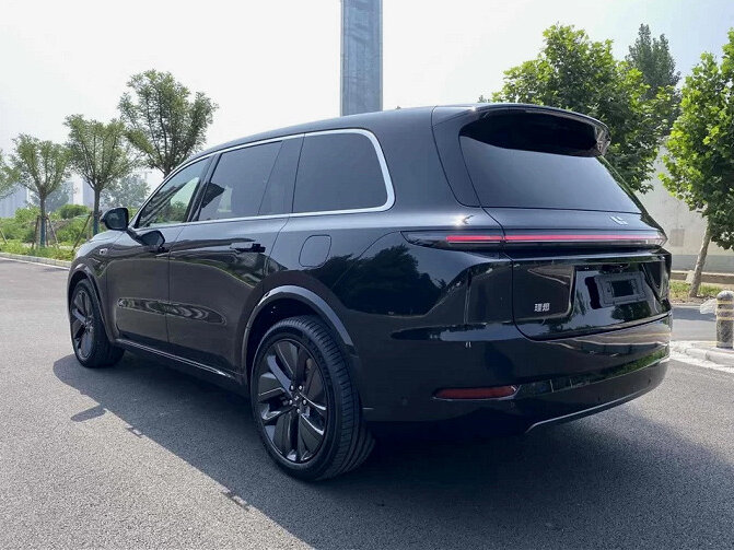 Купить б/у LiXiang L9 I 44.5 kWh 1.5hyb AT (449 л.с.) 4WD гибрид ...