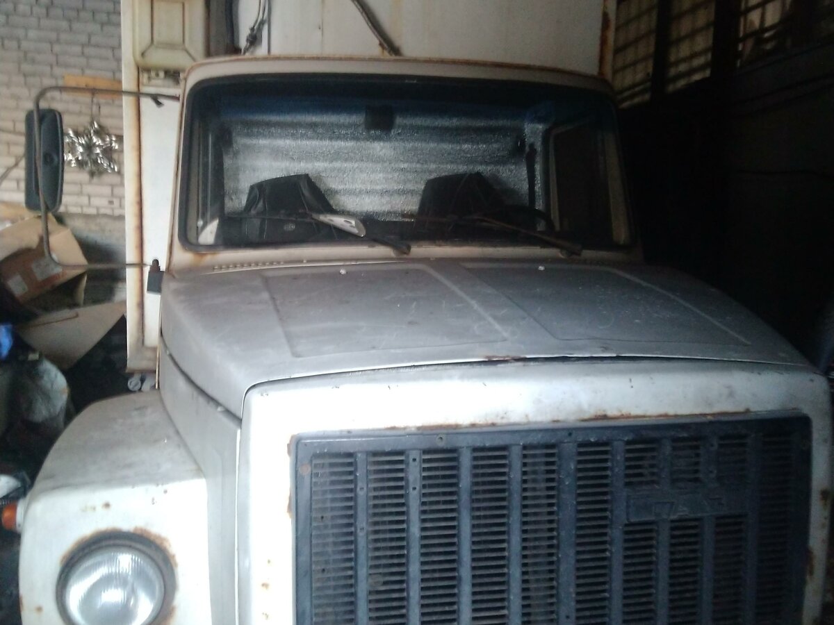 Купить б/у ГАЗ 3307 бензин механика в Архангельске: белый изотермический кузов 2003 года по цене ...