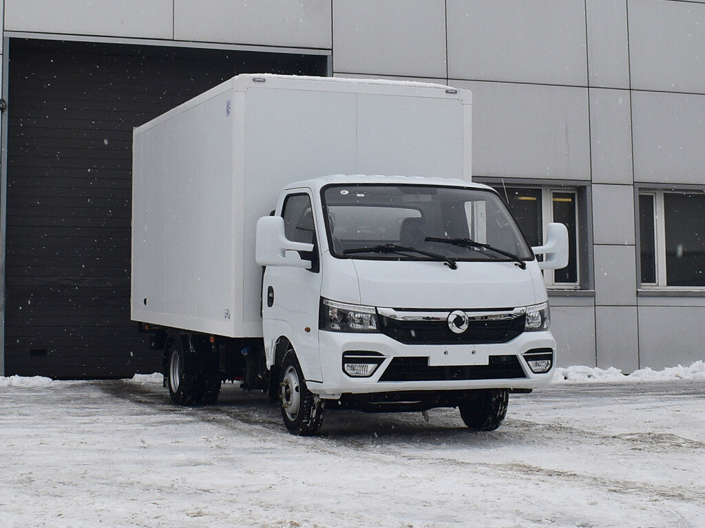 Купить новый Dongfeng Q35L дизель механика в Москве: белый изотермический кузов 2024 года по ...
