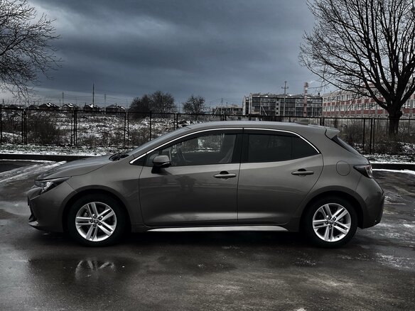 Купить б/у Toyota Corolla XII (E210) 1.2 CVT (116 л.с.) бензин вариатор в Краснодаре: серый ...