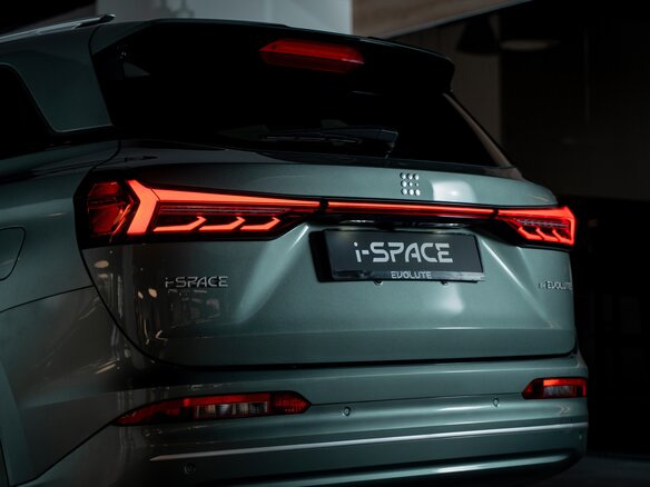 Купить новый Evolute i-SPACE 2023-2025 1.5hyb CVT (177 л.с.) гибрид вариатор в Москве: зелёный ...