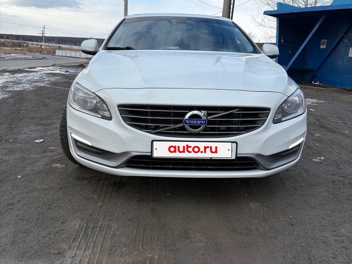 Купить б/у Volvo S60 II Рестайлинг 1.6 MT (150 л.с.) бензин механика в Реже: белый Вольво S60 II ...