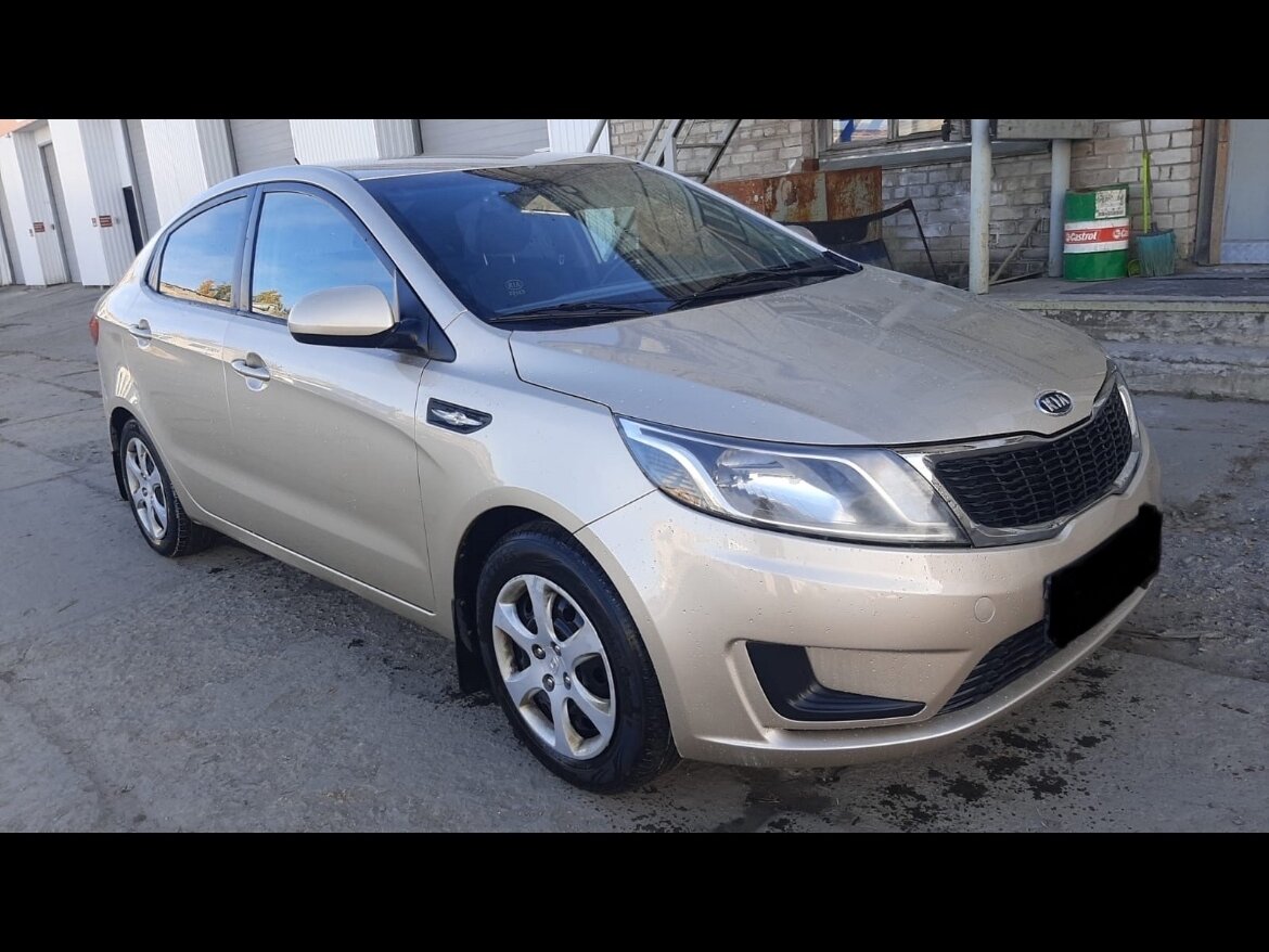 Купить б/у Kia Rio III 1.4 MT (107 л.с.) бензин механика в Архангельске: бежевый Киа Рио III ...