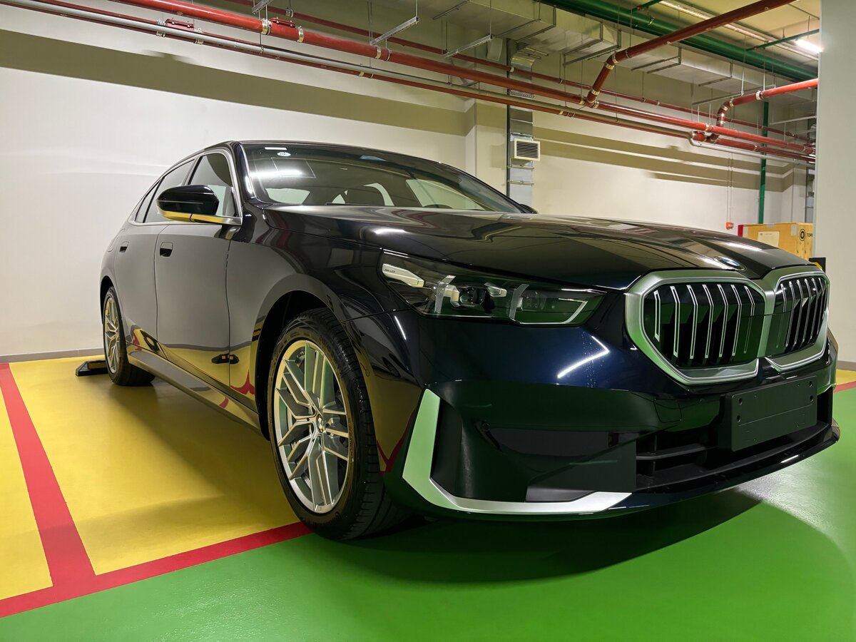 Купить б/у BMW 5 серии VIII (G60/G61/G68) 525Li 2.0 AT (190 л.с.) бензин автомат в Москве ...