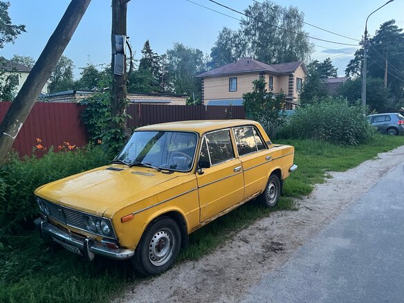 Купить б/у Lada (ВАЗ) 2103 1972-1984 1.5 MT (75 л.с.) бензин механика в Электроуглях: жёлтый ...