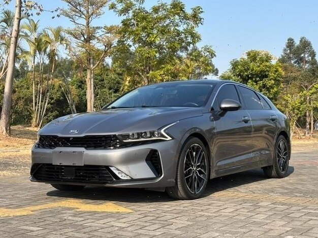 Купить б/у Kia K5 III 2.0 AT (240 л.с.) бензин автомат во Владивостоке: серебристый Киа к5 III ...