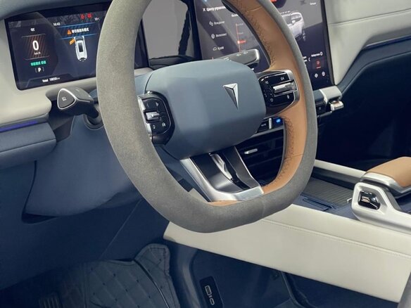 Купить б/у Changan Deepal G318 2024-2025 1.5hyb AT (430 л.с.) 4WD гибрид автомат в Москве: серый ...