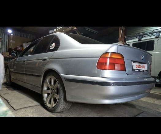 Купить б/у BMW 5 серии IV (E39) 523i 2.5 MT (170 л.с.) бензин механика в Норильске: серебристый ...