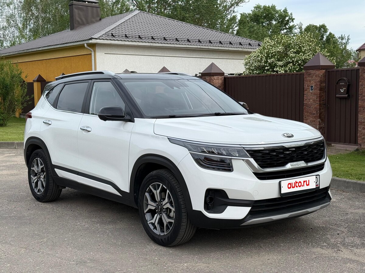 Купить б/у Kia KX3 2019-2023 1.5 CVT (115 л.с.) бензин вариатор в Москве: белый Киа КаИкс3 2020 ...