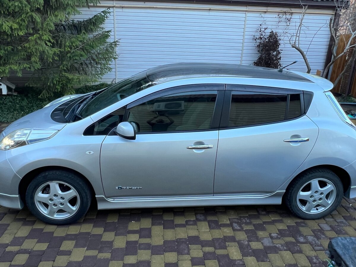 Купить б/у Nissan Leaf I (ZE0/AZE0) Electro AT (80.0 кВт) электро автомат в Приморско-Ахтарске ...