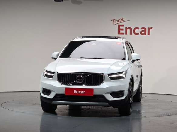 Купить б/у Volvo XC40 I Рестайлинг 1.5 AT (129 л.с.) бензин автомат во ...