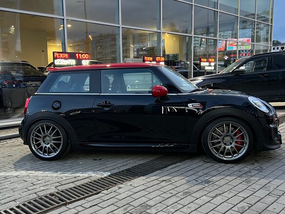 Купить б/у Mini Hatch III (F55/F56) JCW 2.0 AT (231 л.с.) бензин ...