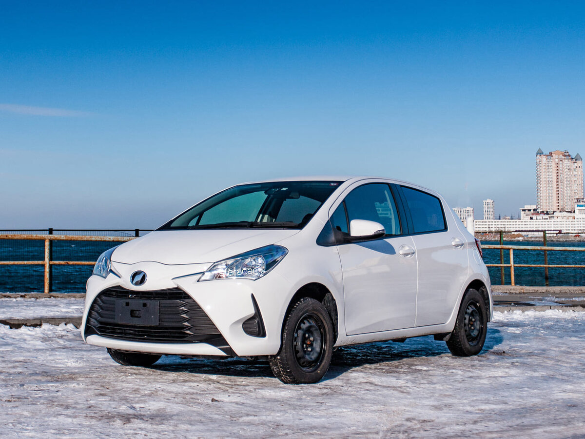 Купить б/у Toyota Vitz III (XP130) Рестайлинг 2 1.3 CVT (95 л.с.) 4WD ...