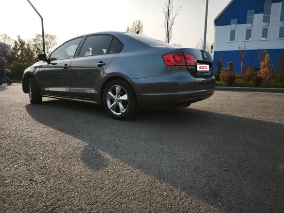Купить б/у Volkswagen Jetta VI 1.8 AT (170 л.с.) бензин автомат в ...