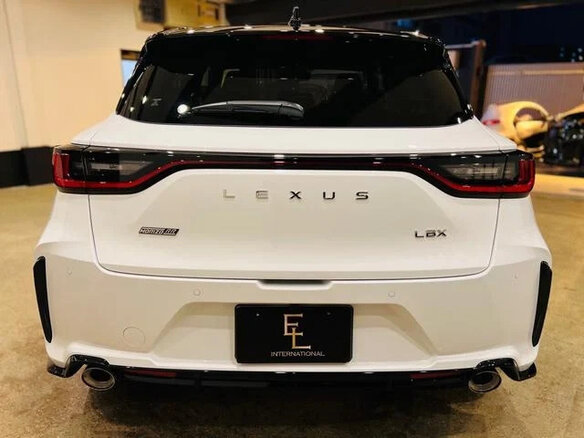 Купить б/у Lexus LBX 2023-2025 1.6 MT (304 л.с.) 4WD бензин механика во Владивостоке: белый ...