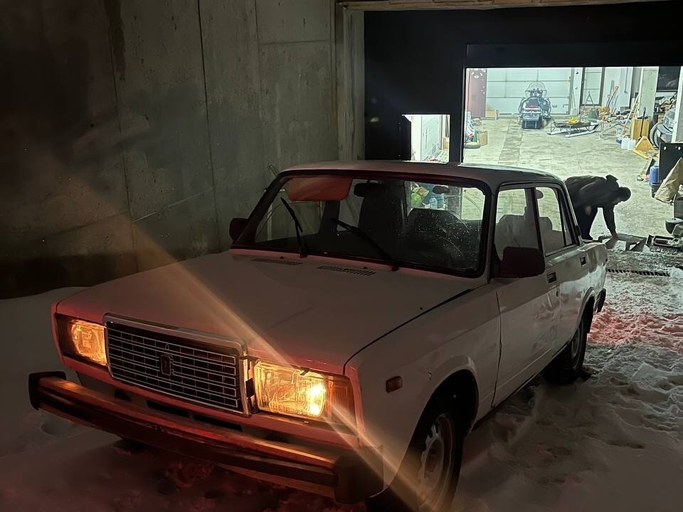 Купить б/у Lada (ВАЗ) 2107 1982-2012 1.6 MT (75 л.с.) бензин механика в Локотках: белый Лада ...