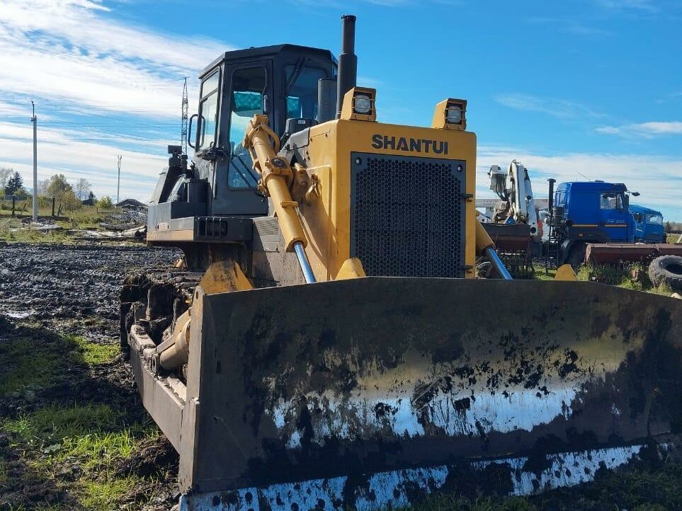 Купить б/у Shantui SD26 в Челябинске: серебристый гусеничный бульдозер ...