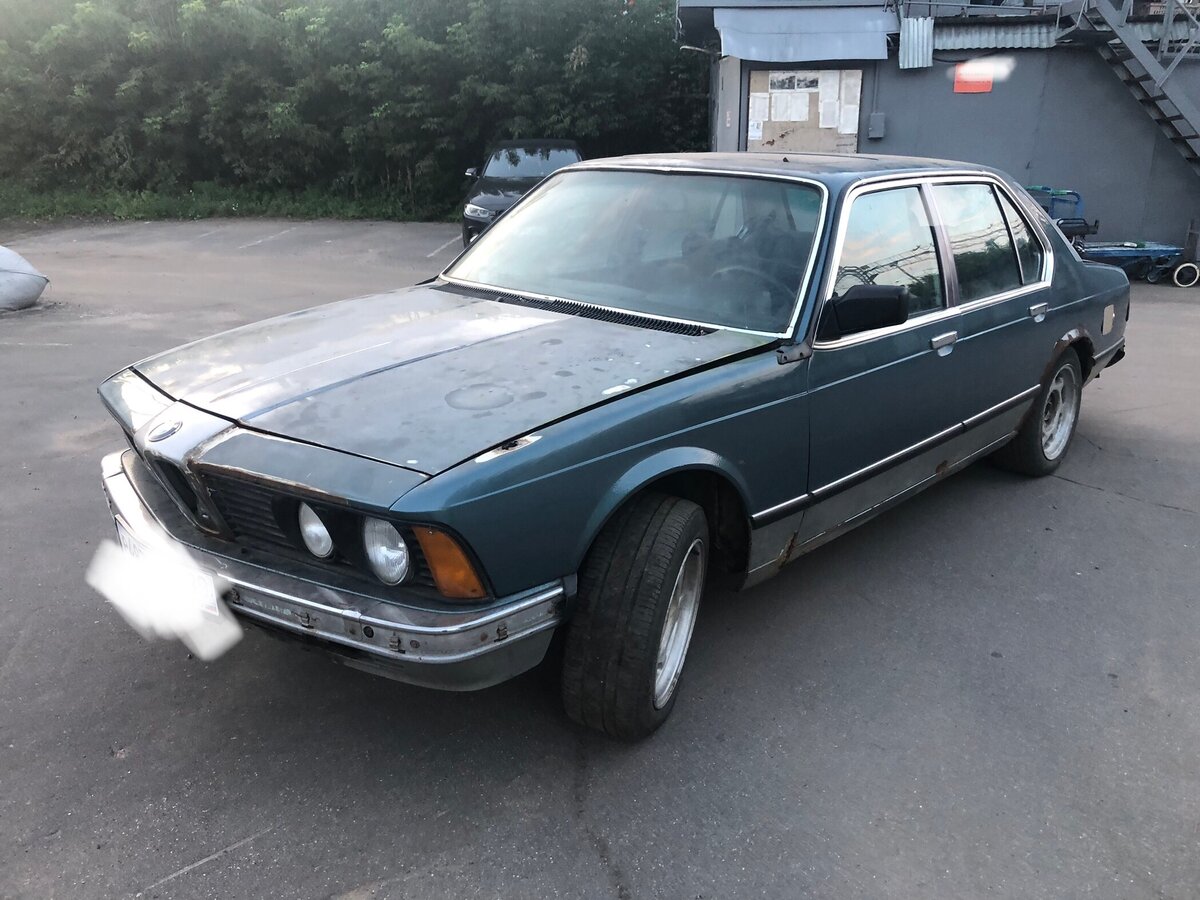 Купить б/у BMW 7 серии I (E23) 728i 2.8 MT (184 л.с.) бензин механика в Москве: голубой БМВ 7 ...