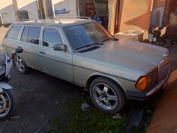 Купить б/у Mercedes-Benz W123 1975-1985 230 2.3 AT (136 л.с.) бензин автомат в Санкт-Петербурге ...