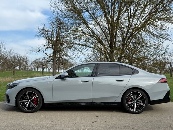 Купить б/у BMW 5 серии VIII (G60/G61/G68) 540d xDrive 3.0d AT (303 л.с ...