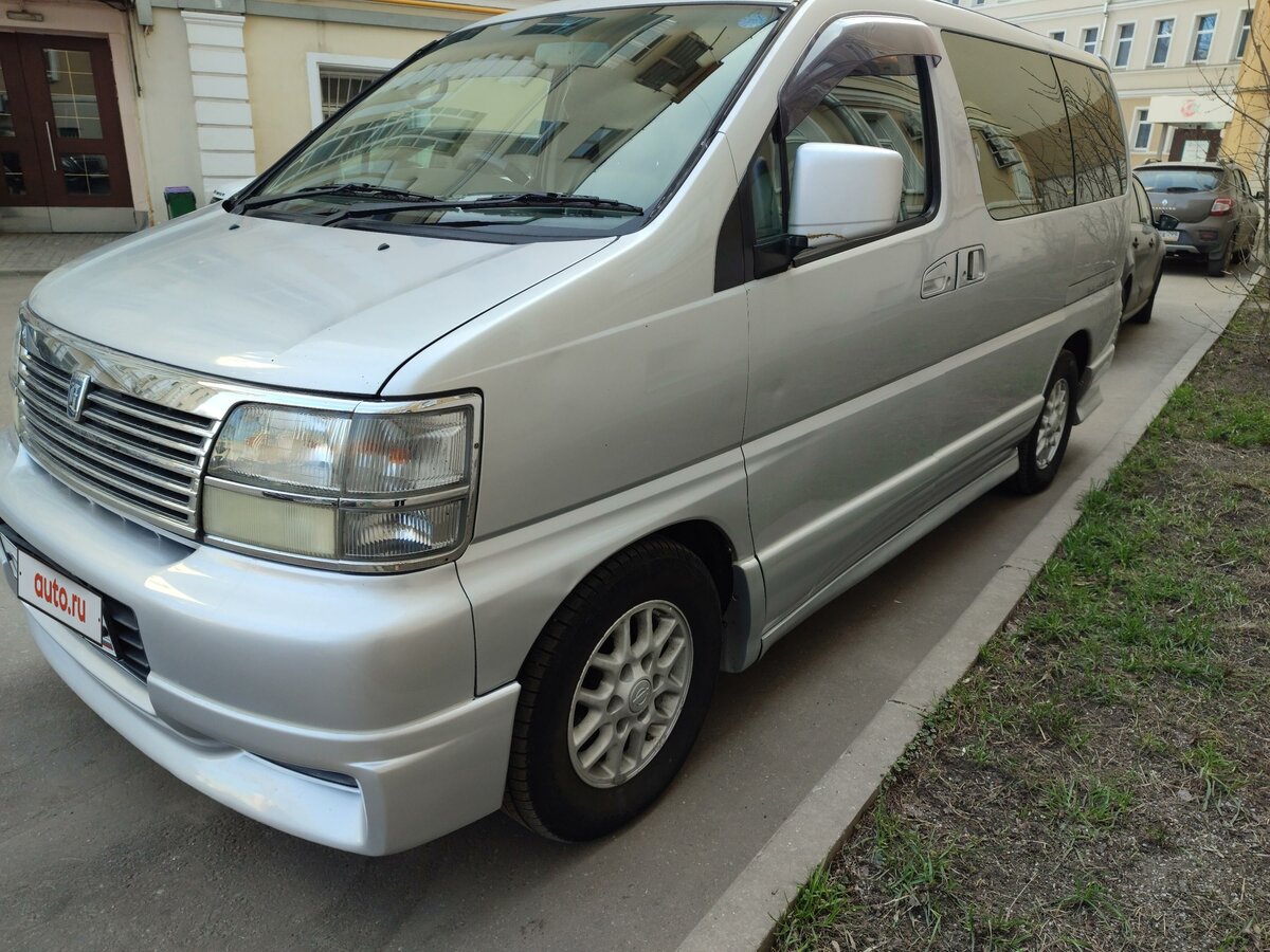 Купить б/у Nissan Elgrand I (E50) 3.2d AT (150 л.с.) 4WD дизель автомат в Москве: серебристый ...