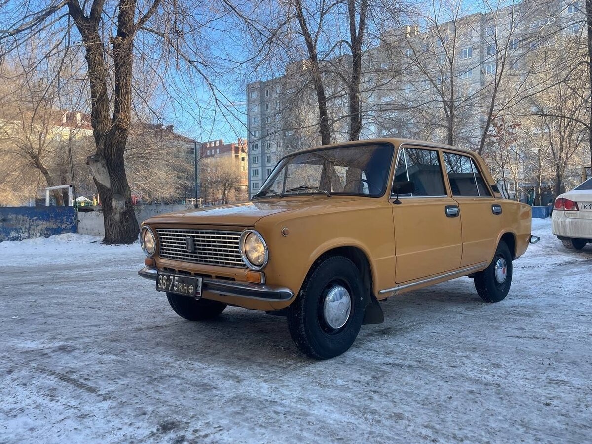 Купить б/у Lada (ВАЗ) 2101 1970-1988 1.2 MT (59 л.с.) бензин механика в Москве: жёлтый Лада 2101 ...