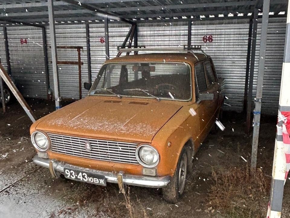 Купить б/у Lada (ВАЗ) 2101 1970-1988 1.2 MT (64 л.с.) бензин механика в Химках: золотистый Лада ...