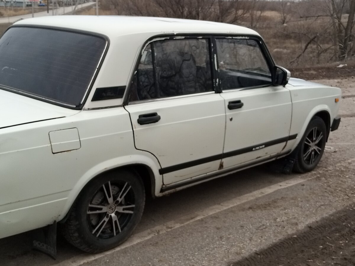 Купить б/у Lada (ВАЗ) 2105 1979-2011 1.5 MT (71 л.с.) бензин механика в Большой Глушице: белый ...