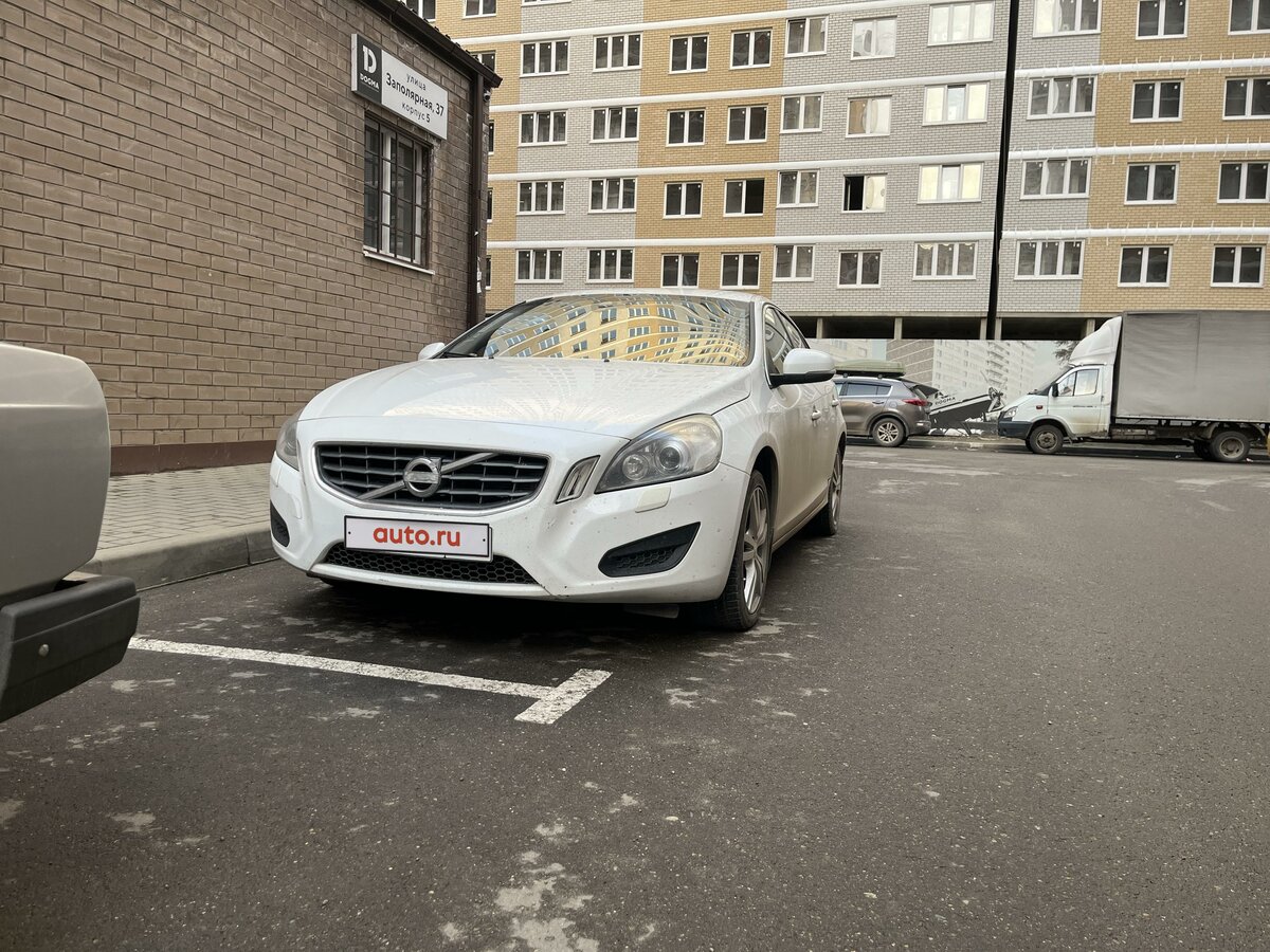 Купить б/у Volvo S60 II 1.6 AMT (180 л.с.) бензин робот в Краснодаре: белый Вольво S60 II седан ...