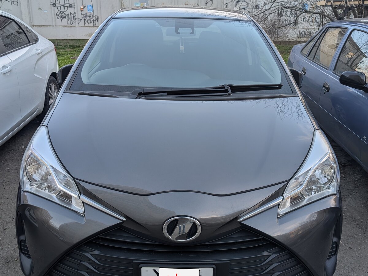 Купить б/у Toyota Vitz III (XP130) Рестайлинг 1.0 CVT (69 л.с.) бензин ...