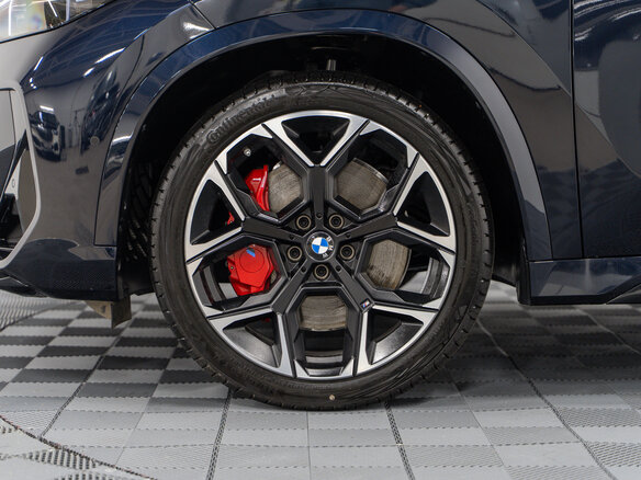 Купить новый BMW X1 III (U11/U12) M35Li 2.0 AMT (300 л.с.) 4WD бензин робот в Москве: чёрный БМВ ...