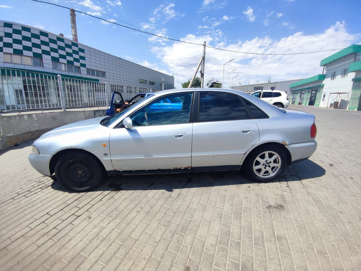 Купить б/у Audi A4 I (B5) 1.6 MT (101 л.с.) бензин механика в Волгограде: серебристый Ауди А4 I ...