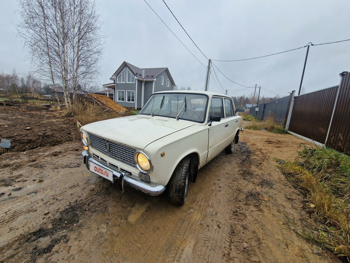 Купить б/у Lada (ВАЗ) 2101 1970-1988 1.2 MT (59 л.с.) бензин механика в Москве: бежевый Лада ...